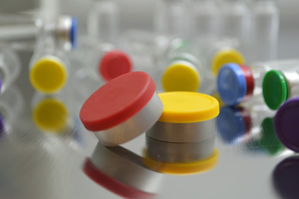 Combined aluminum/plastic caps